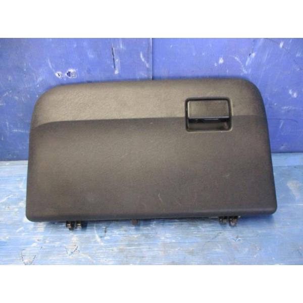 **** 商品説明を必ずご確認ください ****部品管理番号：000022302870210部品名：グローブBOX部品区分：リサイクル品管理品番：223028/7021車名：アクア車両タイプ名：5ドアハッチバック通称型式：NHP10AHXN...