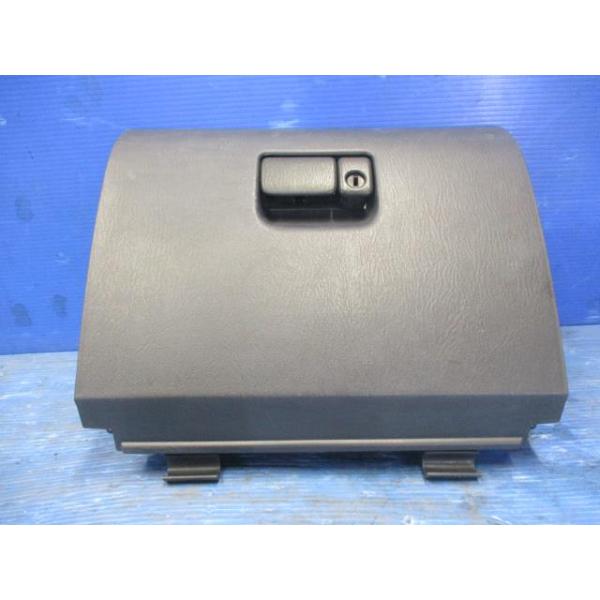 **** 商品説明を必ずご確認ください ****部品管理番号：000022402970210部品名：グローブBOX部品区分：リサイクル品管理品番：224029/7021車名：ジムニー車両タイプ名：3DJワゴン通称型式：JB23WJXGR-D...