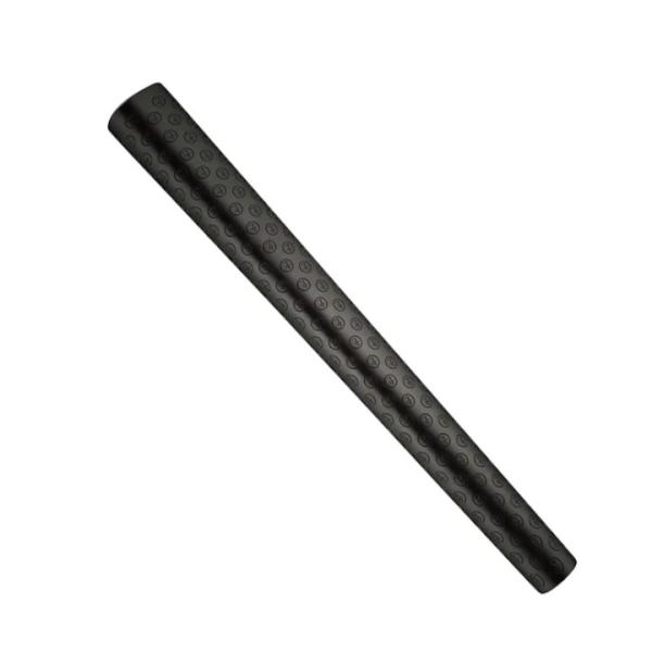 SIMPLE RUBBER GRIP伝統的なピストル形状のパター用ラバーグリップです。全体にラブゴルフのアイコンが彫り込まれています。LINK.1用に開発されました。シャフトの傾きはありません。長さ：約25.7cm重量：約84gグリップエン...