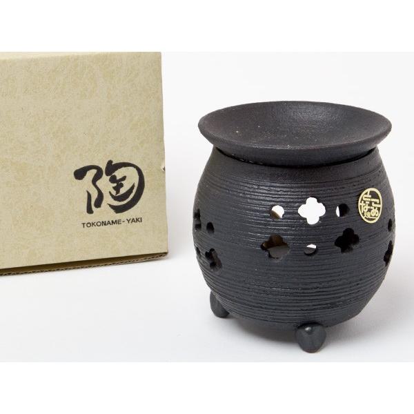 ・箱付きサイズ：口径 10cm　高さ 10.5cm　　　茶葉を焙じる良い香りを、お手軽にご自宅に…＜茶香炉＞「茶香炉」は、茶葉を煎じることによるアロマテラピーで気分をリラックスさせ、またお部屋の照明を暗くすると、ローソクの光で幻想的な雰囲気...