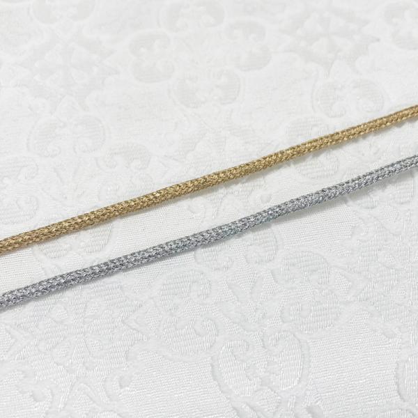 品番FM8616中心が空洞になっているラメ紐です。中にワイヤーを入れてバレエのティアラを作ることが出来ます。ワイヤーを入れず、お好きな形に縫い付けて柄を表現したり編んだりビーズに通したり、アイディア次第で様々な用途にお使いいただけます。ティ...