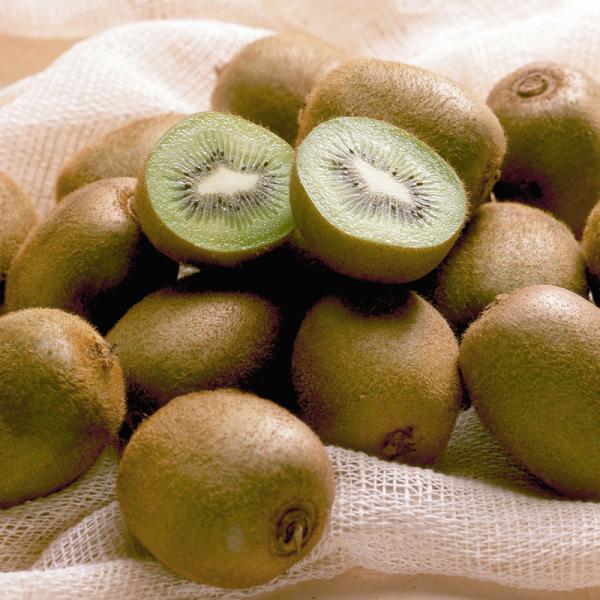 寒暖差が大きい内陸性気候の山梨県でつくられるヘイワード品種のキウイです。美しいエメラルドグリーンの果肉と甘酸っぱい爽やかな味わいが特長で、プチプチとした種の食感もキウイならでは。大玉サイズでお届けします。●商品内容：7〜8玉(約800g)　...