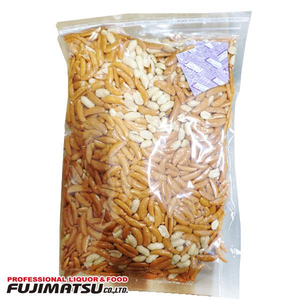 超ド定番のおつまみ「柿の種」のピーナッツ入り●お酒・ビールのおつまみに！●お子様のおやつにも！●家呑みのおともにも！●ハイキングのおともにも！【商品詳細】■内容量： 850g■品種・原材料：落花生(中国産)、でん粉、米(国産)、植物油脂、醤...