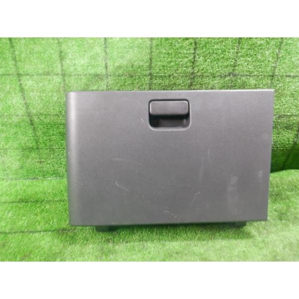 **** 商品説明を必ずご確認ください ****部品管理番号：230508000170210メーカー純正品番：55550-B5040-B0部品名：グローブBOX部品区分：リサイクル品車名：ハイゼット車両タイプ名：ケイトラック通称型式：S51...