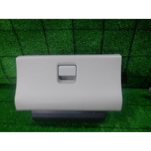 **** 商品説明を必ずご確認ください ****部品管理番号：230916000170210メーカー純正品番：73410-80P00-PZR部品名：グローブBOX部品区分：リサイクル品車名：ラパン車両タイプ名：5ドアハッチバック通称型式：H...
