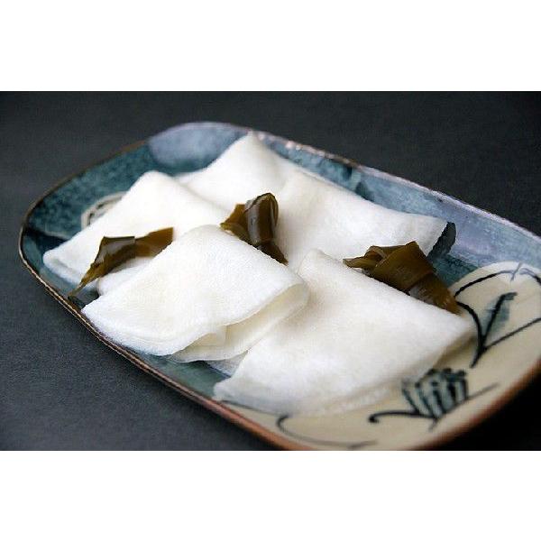 京都の漬物といいますと千枚漬けというくらい代表的な漬物になりました。聖護院かぶらを薄くスライスし塩と昆布で漬込み、秘伝のだし汁に漬込んであります。 旨味のたっぷりしみ込んだ、だし汁のとろみとかぶらのシャキシャキ感がたまらない逸品です。まるで...