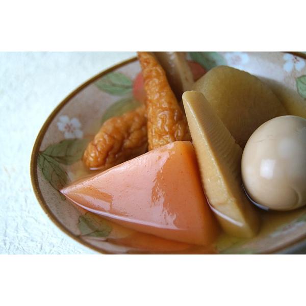 大根、こんにゃく、玉子、竹の子などのおでんの定番にはま一自慢のおでん種、ちくわとゴボウ天を加え、京風だしでじっくり煮込みました。袋のまま熱湯で五分、もしくは鍋に開けて十分に温めて下さい。けっこう「おつゆたっぷり」なので他のはま一さんの練り物...