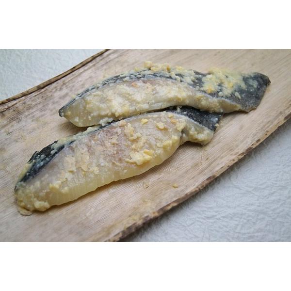 銀ダラという魚は姿形がタラに良く似てる事からその名前が付いたんどすけど、タラに比べて脂が乗っている事から当初は下魚として扱われました。  せやけど、ここ最近の「脂が乗った魚が旨い」という日本人の食の志向が変わった変わった為、すっかり高級魚に...