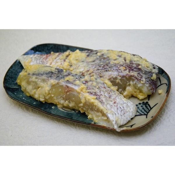 鯛という魚は古来より高級魚の代名詞となっており、また「目出度い」に通じる事からお祝い事によく使われるのは皆様良くご存知かと思います。 白身で淡白な気品ある味わいは味噌漬けによう合うんですわ。  西京漬はご飯にも良くあいますし、酒の肴にして頂...