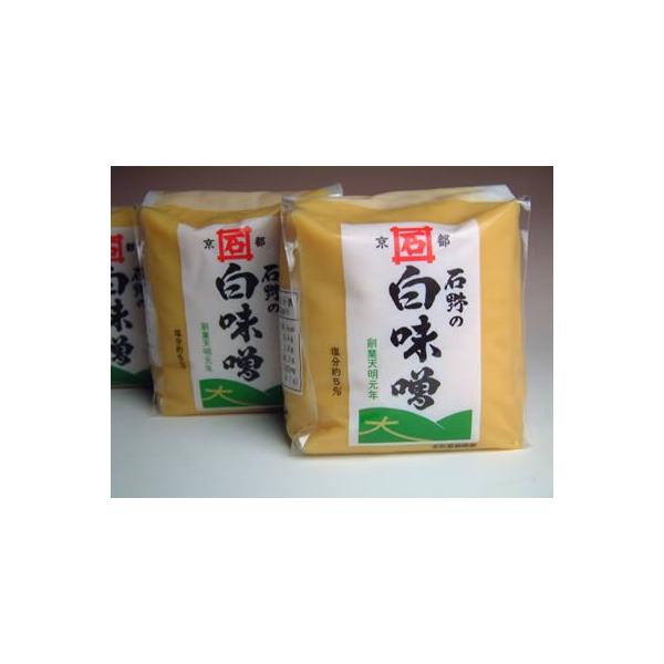 京のおぞうには白味噌仕立て堪忍やけどこれだけは譲れません。藤村屋のおススメ白味噌は創業天明元年、二百年以上の歴史と九代に渡って受け継がれた伝統の味を護る石野味噌です。白味噌を上手に使うポイントはケチらずたっぷりと使う事。白味噌と餅のとろみが...