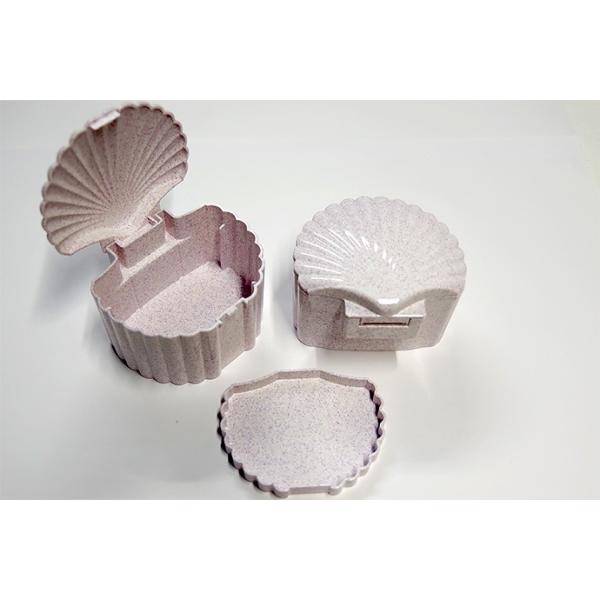 女性に好評の貝殻仕上げの入れ歯ケースです。