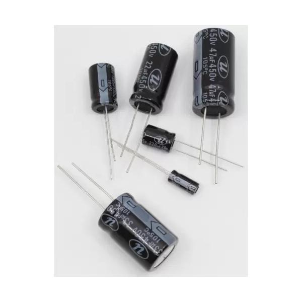 定格50VDCの高品質のラジアルリードアルミニウム電解コンデンサ5個入りパッケージ