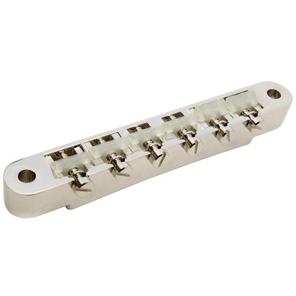 米国製ヴィンテージ仕様のABR-1ブリッジで、保持ワイヤーとナイロンサドルはありません。 ハードウェアは別売りです。 完全なセットについては、P-GKLU-KLP1273N を参照してください。ブリッジは、ナイロン サドルをブリッジに固定す...