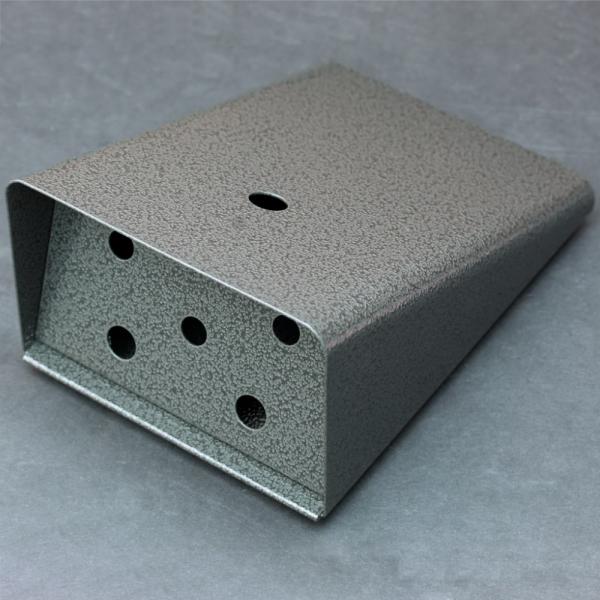 Mod Electronicsによる穴あけ加工済みのヴィンテージスタイルのペダルエンクロージャー。この折り畳まれたスチール製エンクロージャーの形状は、オリジナルのBurns Buzzaroundエンクロージャーからインスピレーションを得てお...