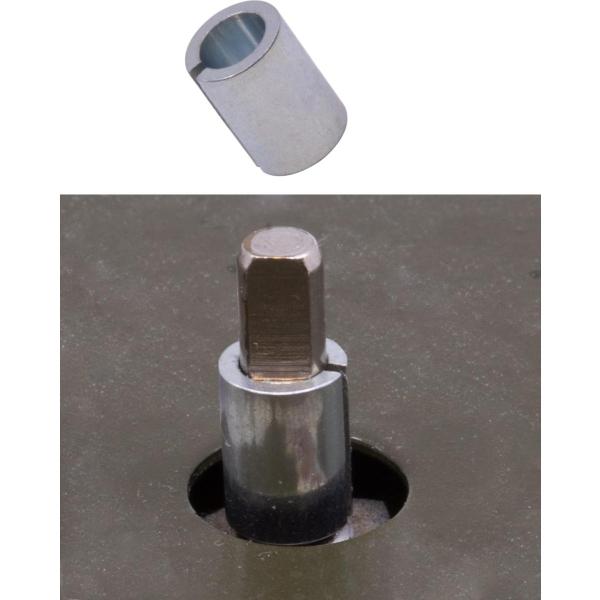 このニッケルメッキ鋼製アダプタースリーブは、4mmシャフトポテンショメーターを6mmシャフトに変換し、6mmノブをより広範囲のポテンショメーターで使用できるようにします。 追加の6mmから6.35mmのアダプターR-VADAPT-25を使用...