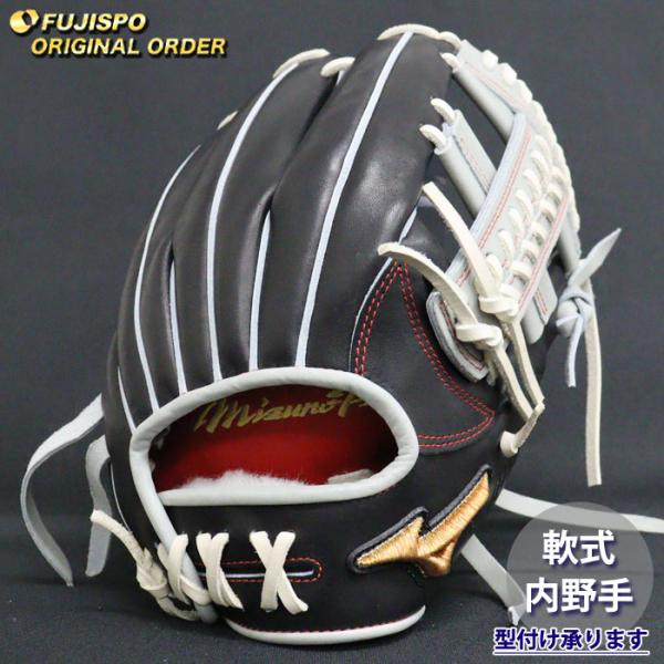 メーカー：ミズノ (mizuno)品名：ミズノプロ オーダーグラブ 紅林弘太郎型品番：MP2510X090203C624210■ポジション内野手用■カラー一般軟式用カラー本体：ブラック×グレーヘリ革：グレー紐：シルバー芯通し裏革：レッドハミ...