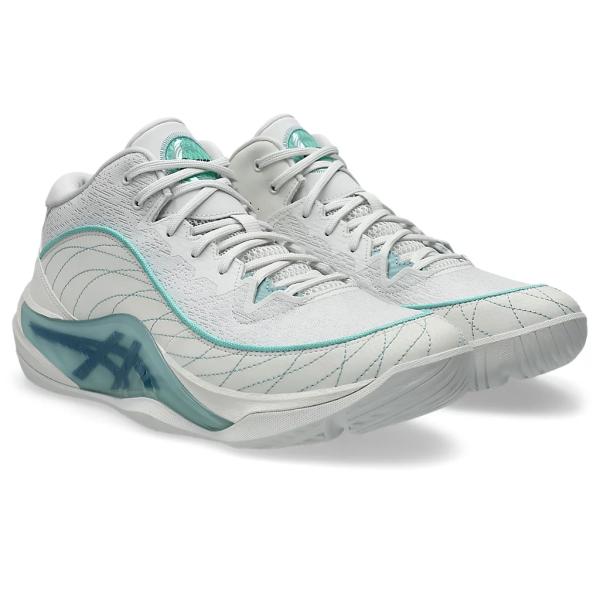 激しいサイドステップと素早い切り返しを持ち味にするプレーヤーのためのスタビリティモデルTPU素材のサイドウォールとアッパー内部のサイドパネルが横方向の激しい動きをサポートさらにアウターソールのX字型の屈曲溝がさまざまな方向への蹴り出しをスム...