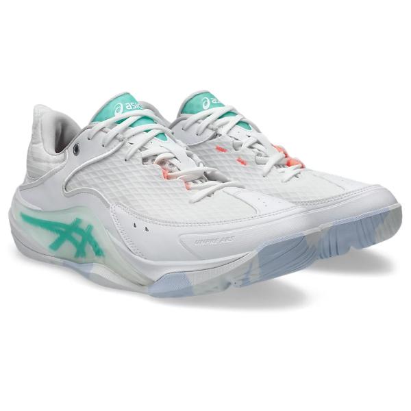 激しいサイドステップと素早い切り返しを持ち味にするプレーヤーのためのスタビリティモデルTPU素材のサイドウォールとアッパー内部のサイドパネルが横方向の激しい動きをサポートさらにアウターソールのX字型の屈曲溝がさまざまな方向への蹴り出しをスム...