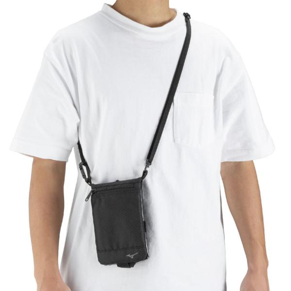 球場・スタジアムでマルチに活躍できるポーチコインポケット、小物ポケット搭載。スマホポーチ、ネックストラップ、ウエストポーチ、ショルダーベルトポーチとして使用可能。■カラー09：ブラック■サイズL11×H18cm■商品重量約70g■素材ポリエ...