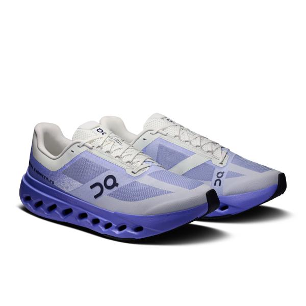 日々のランニングを楽しみながら、レベルアップ。Helionスーパーフォーム製Cloud Tecのクッショニングが、快適でスピード感あふれる走りをサポートします。■カラー3ME30024476：Sailor/Iceberg■クッショニング中程...
