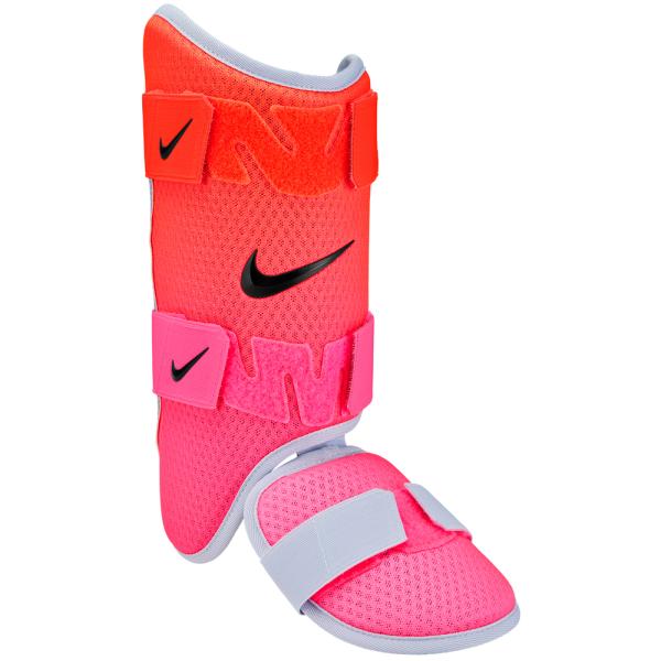 左足装着、右打者用耐久性に優れ衝撃吸収するシェルがしっかりガード。つま先カバーは取り外し可能。ストラップは長さ調節可能。DRI-FIT素材がさらりと快適な状態をキープ。■サイズワンサイズ■カラー653：ブライトクリムゾン/ハイパーピンク/ブ...