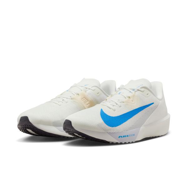 ナイキ ライバル フライ 4でペースアップ。前足部のAir ZoomユニットとCushlon 3.0フォームを搭載した、軽量で薄型のデザイン。路上でスピードをキープでき、長距離ランでもフレッシュな履き心地が持続します。前足部のAir Zoo...