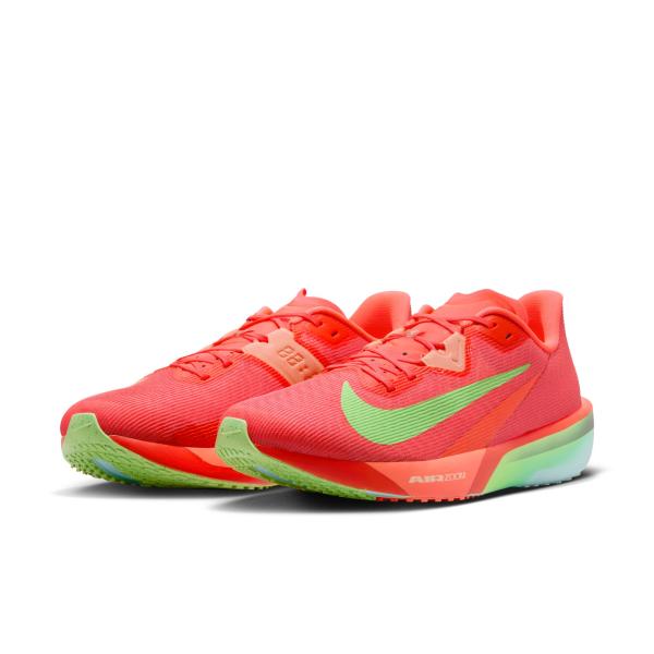 ナイキ ライバル フライ 4でペースアップ。前足部のAir ZoomユニットとCushlon 3.0フォームを搭載した、軽量で薄型のデザイン。路上でスピードをキープでき、長距離ランでもフレッシュな履き心地が持続します。前足部のAir Zoo...