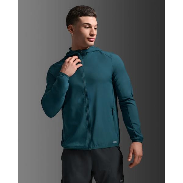 耐水性(撥水)のストレッチ織り生地で作られたエアロ ジャケットは、夜明けや夕暮れ時の涼しいランニングに必要なすべての保護機能を備えています・ドライ状態ストレッチ織りのシェルに調節可能な3ピースフード、環境に配慮したC6 DWR加工を施し、雨...