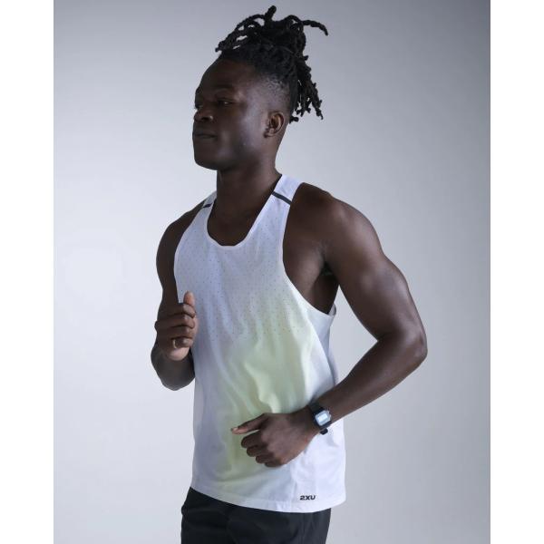 レースのためにデザインされたライトスピード リアクト シングレットは、超通気性の肌触りと、邪魔にならないカバー力を備え、自己ベスト更新をサポートする本気の1着超軽量素材と縫い目を使用したプレミアムウェア非常に軽量かつ薄い素材のため、洗濯機で...