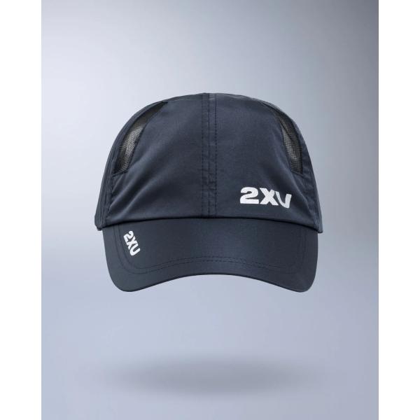 ※製品特徴はメーカーホームページより引用あらゆる状況に対応できるように設計された2XUランキャップ。軽量で速乾性のある生地を使用し、涼しくドライな状態を保ち、ランニングに集中できるようにします。■カラーMDN/SIL■サイズワンサイズ（後部...