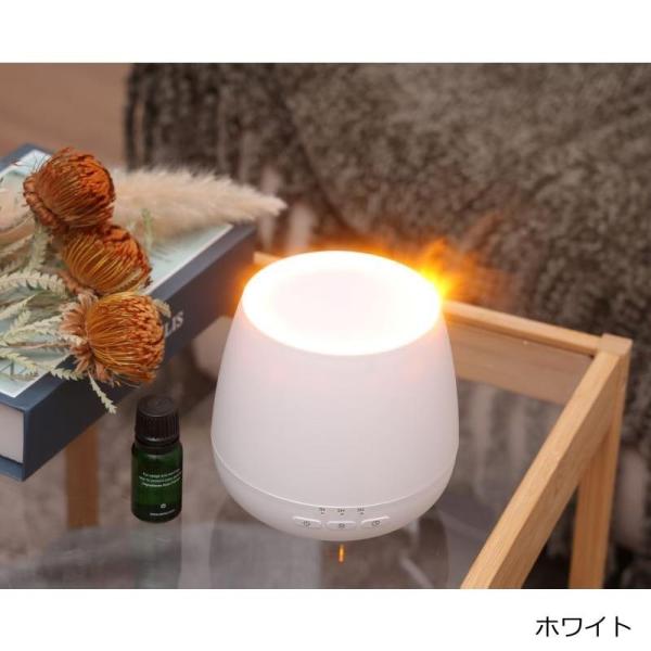 リング状のライトがミストを炎のように照らす幻想的なアロマ加湿器。ライトに照らされたミストが炎のように揺らめき、幻想的な雰囲気を演出するアロマ加湿器。1時間あたり約17mLのミストで快適な湿度を保ち、アロマオイルを水に垂らすだけで香りが広がり...