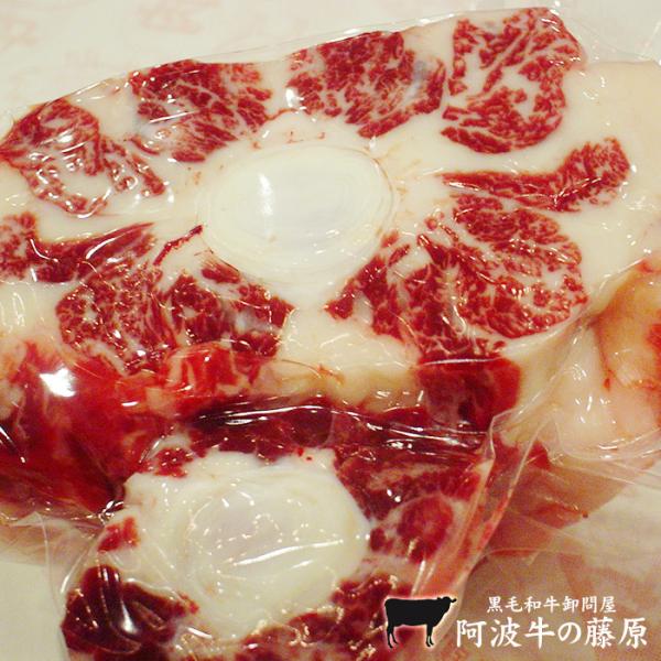 栄養たっぷり♪元気もりもり！！和牛テール1パック500ｇ以上！牛の尻尾骨です。テールスープとはまさにこれをクツクツたいてできたスープ。塩、コショウをふって飲むだけで元気が出ます。カップラーメンのお湯の代わりにこのテールスープを使うともう最高...