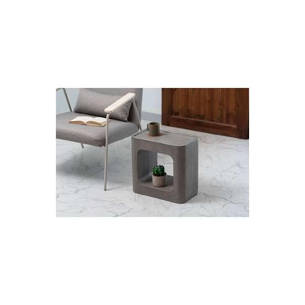 離島への配送は、致しておりません。※個体差ありオブジェのような佇まい落ち着いた造形が美しいサイドテーブル。シンプルなラインでまとめたフォルムが空間に端正さを添え、控えめながら印象的な存在感をもたらします。素材感を引き立てる穏やかな色調が、イ...