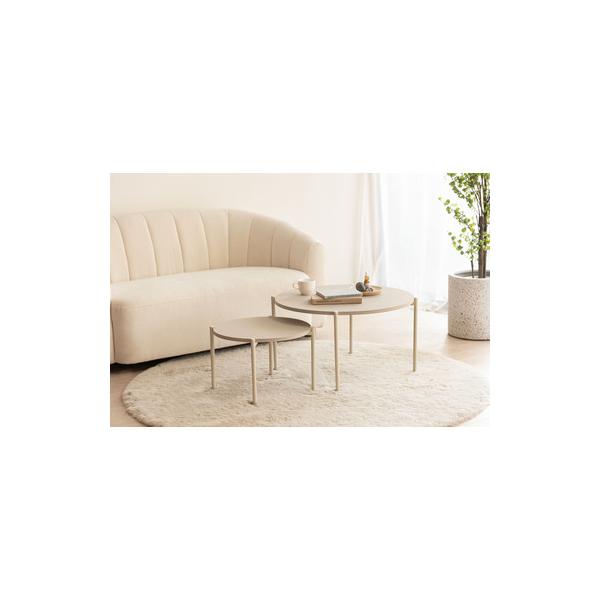 離島への配送は、致しておりません。空間になじむ、静かなデザインマットな質感の天板と、すっきりとしたフレームを組み合わせたラウンドテーブルシリーズ。主張を控えた佇まいなので、様々な空間になじみやすいデザインです。使用しない際には重ねて収納する...