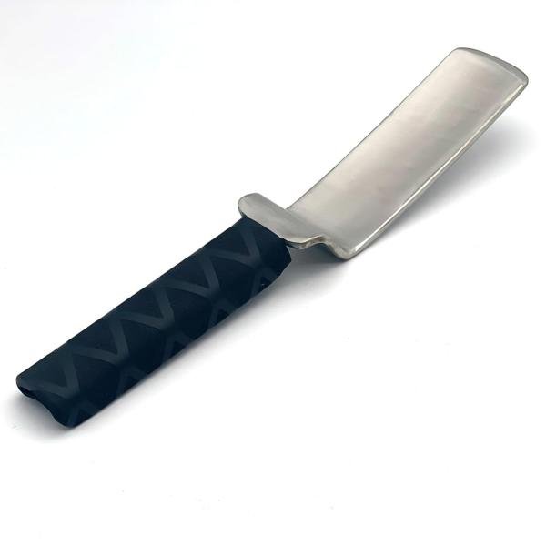 【サイズ】全長約26cm ハンマー部分約14.5cm 幅約4cm 約280g 【材質】ステンレス 取っ手部：滑り止めゴム付き ※製造時や輸送時に小キズ等が付く場合があります。 長持ちする品質と快適な使い心地！ フラットハンマーはサビに強いス...