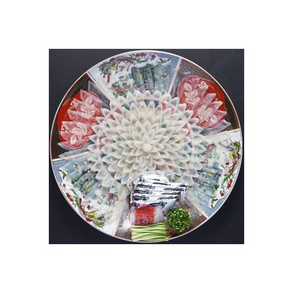 【発売日：2014年04月01日】天然とらふぐ刺身１枚で４〜５人前です。陶器絵皿付き。ふくさしに欠かせないもみじおろし、小ねぎ、ポン酢も一緒にお届けします。【冷蔵配達】 【産地】 トラフグ（国産：天然）【賞味期限】出荷日含めて冷蔵4日【保存...