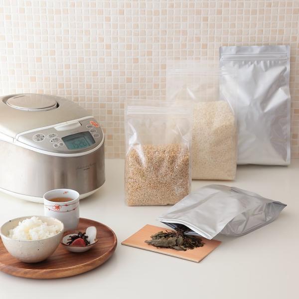 サイズ：チャック上32mm+チャック下250mmx袋幅150mm（ガゼット幅35mm）入数：50枚・概算重量：12.12g/枚・構成：NY15/PE80※食品衛生法の容器包装規格(平成18年厚生労働省告示第201号)試験に適合大型サイズのサ...