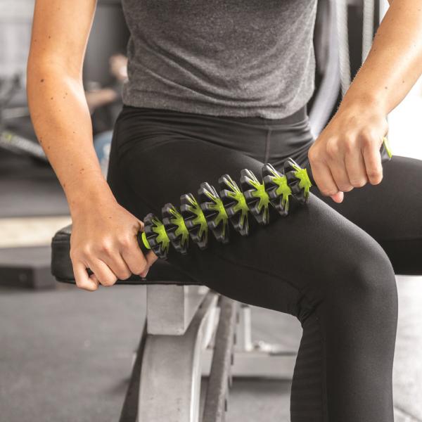 ■製品特徴・旅行、ジム、外出先など持ち運びに便利なコンパクトサイズ・8つの独立した歯車形状をしたホイールデザインで、深部へのセルフケアを効率的に行うことができる・人間工学に基づいたグリップハンドル「AcuGRIP(R)」を採用し、手の届きに...