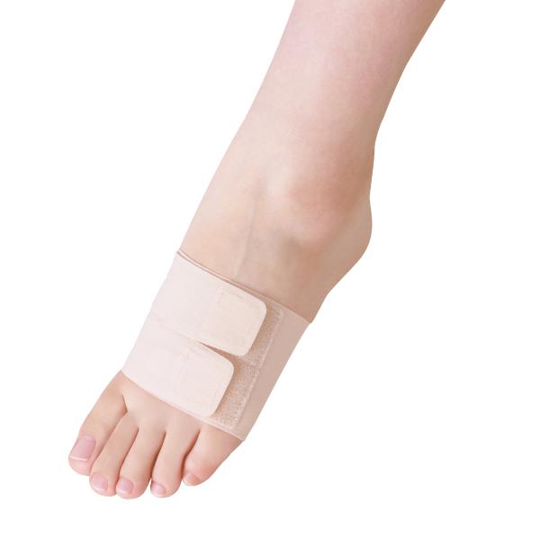 ■製品特徴・ヨコアーチの落ち込みによる、浮指や母子の外反などのトラブルに。・中足部に内蔵されたソルボ中足バッドが、足裏への衝撃をやわらげ、横アーチ形状を保持。・浮き指や母子の外反の状態に応じて中足パッドの位置を変えられます。・固定力が調整で...