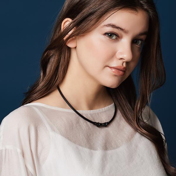 シーンを選ばずにつけられるシンプルなデザインです。樹脂コーティング磁石55mmTを10mm間隔でN極S極交互配列。管理医療機器/医療機器認証番号：221AGBZX00065000サイズLL（51cm）L（47cm）M（43cm）広告文責ダイ...