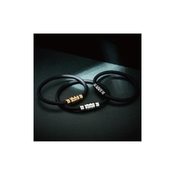 人気シリーズ「ネックレス クレスト」の腕用タイプ。シンプルなフォルムでシーンを選ばず使用できます。樹脂コーティング磁石55mTを10mm間隔でN極S極交互配列。管理医療機器/医療機器認証番号：228AGBZX00115000部位サイズ手首L...