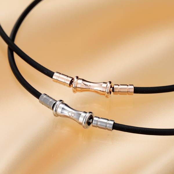 ■製品特徴TAO ネックレス RAFFIにミニタイプが加わりました。新採用のスリムループは幅わずか3mm、TAO ネックレス RAFFIに比べ約45％重量を削減しました。軽い着け心地でありながら、既存のTAO ネックレス同等の磁力（55ｍT...