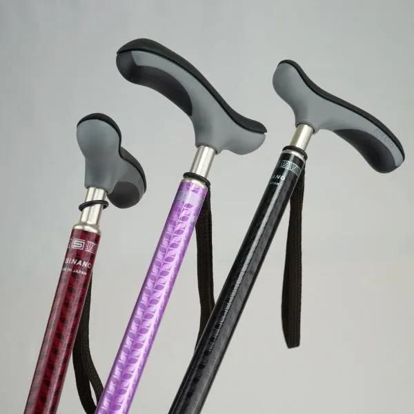 シニアの方の歩行をやさしく支える、シナノの「抗ウイルス楽ーダ 伸縮杖」。日本製高品質な歩行グッズです。抗ウイルス素材をグリップと先ゴムに使用し、毎日清潔に使えるのが特徴。握りやすく安定感のあるグリップ、使いやすいシンプルでおしゃれなデザイン...