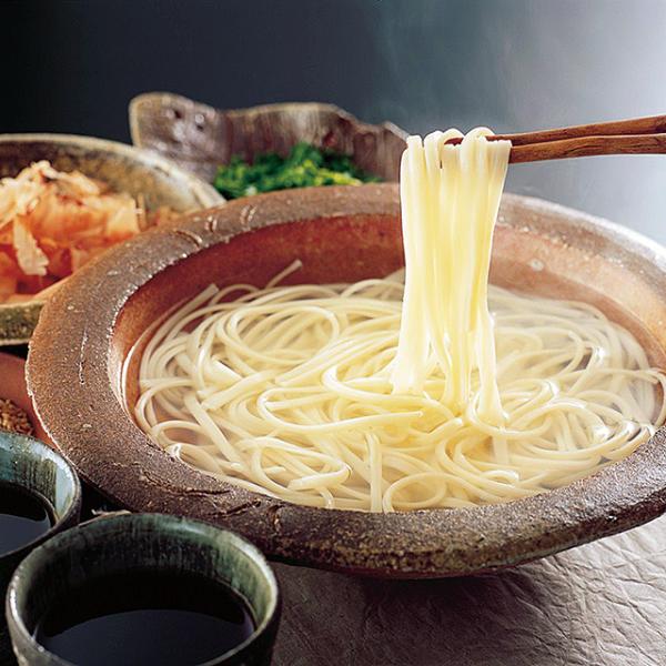 麺の一本一本を、熟成と延ばしを交互に繰り返し２日間かけて仕上げた手延べ麺は、小麦本来の味が味わえます。滑らかな舌触りと歯ごたえの良さをご堪能下さい。◆商品内容：細めん180g×2／太めん180g×2／そば180g×2／めんつゆ30ml×6◆...