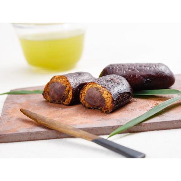 なつかしいのに新しいかりんとう風味のおまんじゅう黒糖をじっくりと煮詰めた特製「こがし蜜」を生地に練り込み、良質小豆のこしあんをたっぷり包み、香ばしく油で揚げました。みんなに配れて、ちゃんと喜ばれる。やさしい甘さと香ばしさを贈る、世代を問わず...