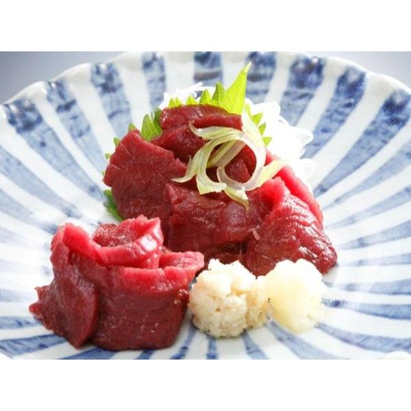 直営牧場で肥育をし、赤味のやわらかさと旨みを追求しました。牛肉や豚肉に比べ低カロリーで高たんぱく、ビタミン、鉄分、グリコーゲンなどミネラルを多く含み美容と健康に優れた食肉です。◆商品内容：国産馬肉モモ200ｇ×1個、国産馬味付け焼肉300ｇ...