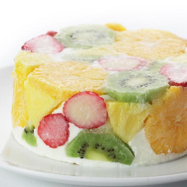 アイスケーキの決定版！ミルク感たっぷりのアイスを季節のフレッシュケーキでびっしり覆った、贅沢なスペシャルケーキ。◆商品内容：直径約15cm（4?6名様）※受注生産のためお届けまで2週間程度をいただく場合がございます。◆賞味期限：製造日より3...