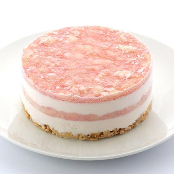 福島っ子が愛するジェラートショップ「ハニービー」より、福島を代表する桃の果実をたっぷり使った特別なアイスケーキ。◆商品内容：直径約15cm（4〜6名様）※受注生産のためお届けまで2週間程度お時間をいただく場合がございます。◆賞味期限：製造日...