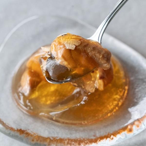 具材がゴロッとしている自然派本格煮凝りです。栄養豊富な常磐沖で水揚げされる品質の高い「常磐もの」だけをゴロっと贅沢にジュレ状にしました。冷蔵庫でしっかり冷やしていただき、オリーブオイルをかけてシードルや白ワインと合わせて極上のマリアージュを...