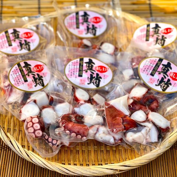 福島常磐産の近海真ダコをこだわりの蒸し上げ製法で旨味を凝縮させて柔らかい食感に仕上げました。ブツ切り加工済みですのでネギタコ、タコ唐揚げ、タコ飯、タコのアヒージョなど、お好みのタコ料理がお楽しみいただけます。◆商品内容：100g×6袋◆賞味...